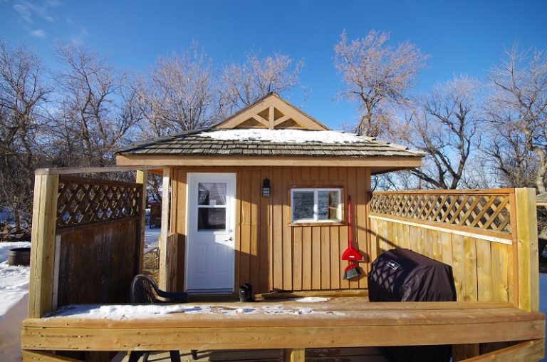 Frontier Cabin outside front deck